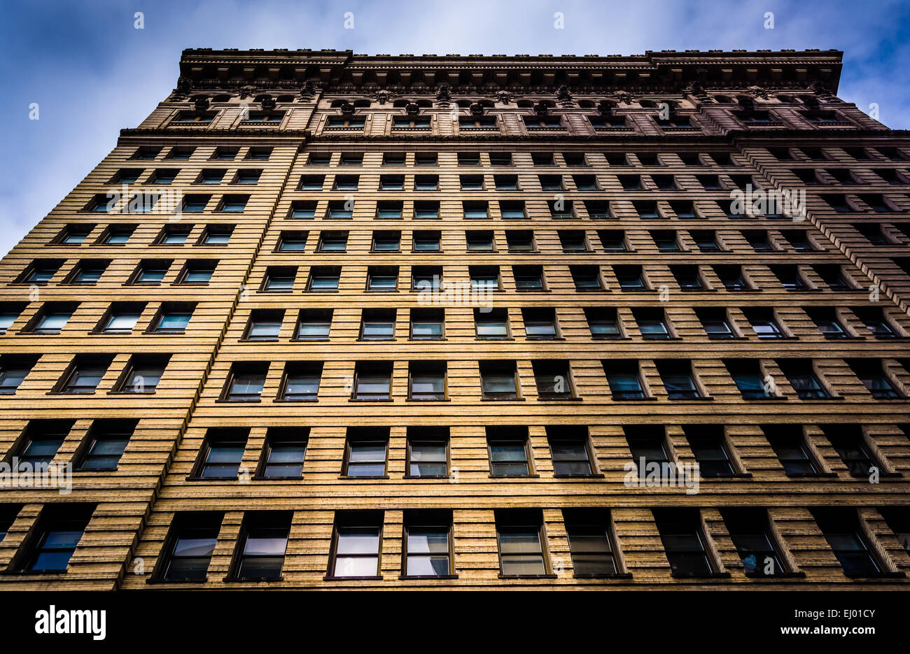 Glass building in center city hi-res stock photography and images - Alamy
