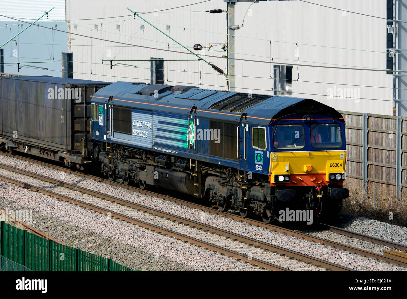 Direct Rail Services class 66 diesel locomotive pulling a freightliner train near DIRFT, Crick ...