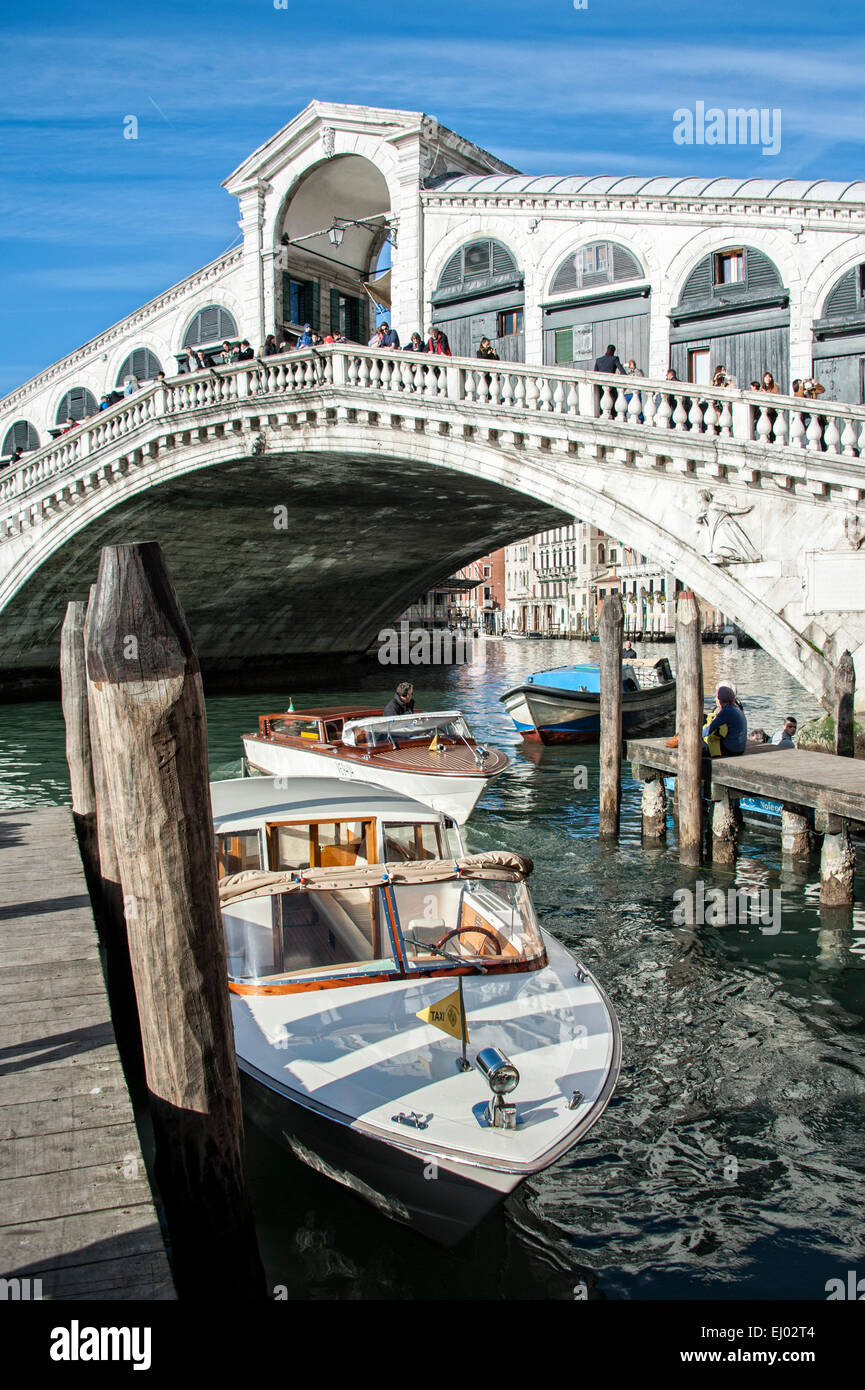 Pier with boat on the Grand Canal at the Rialto Bridge Stock Photo - Alamy