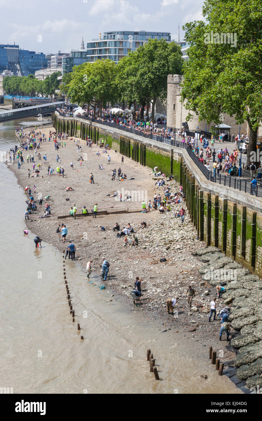 Archaeology thames london hi-res stock photography and images - Alamy