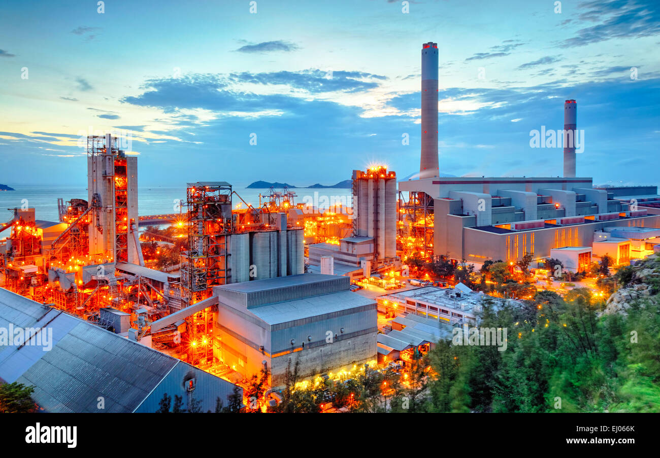 Glow light petrochemical industry hi-res stock photography and images - Alamy