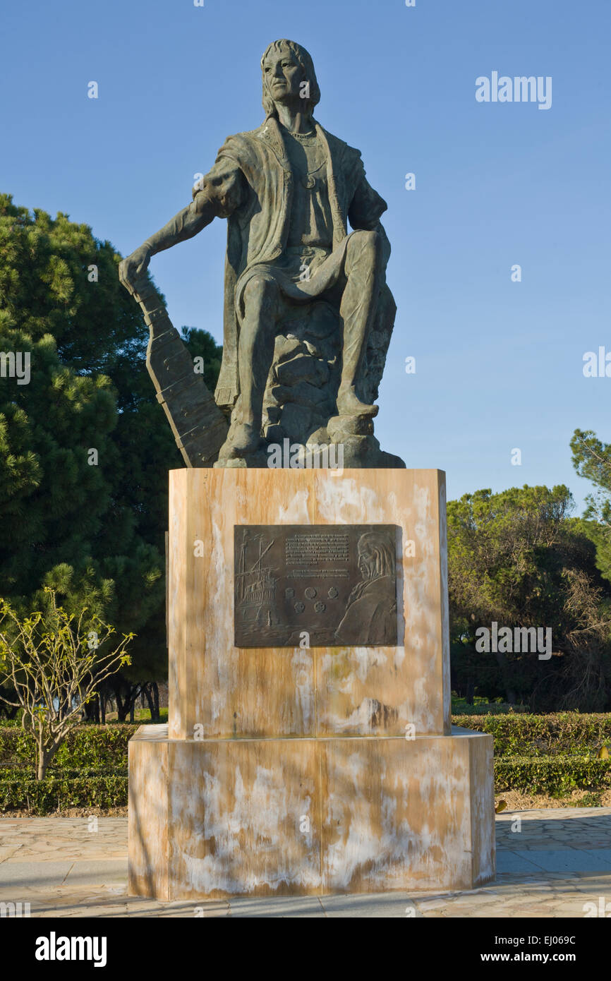 Bronze statue of christopher columbus hi-res stock photography and ...
