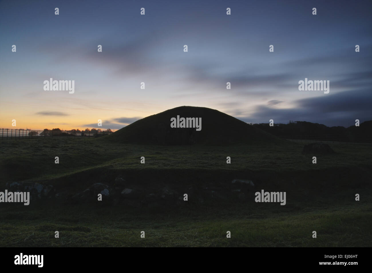 Bryn Celli Ddu Burial Chamber, Summer Solstice, Llandaniel, Anglesey ...