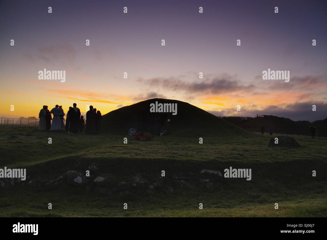 Bryn Celli Ddu Burial Chamber, Summer Solstice, Llandaniel, Anglesey ...