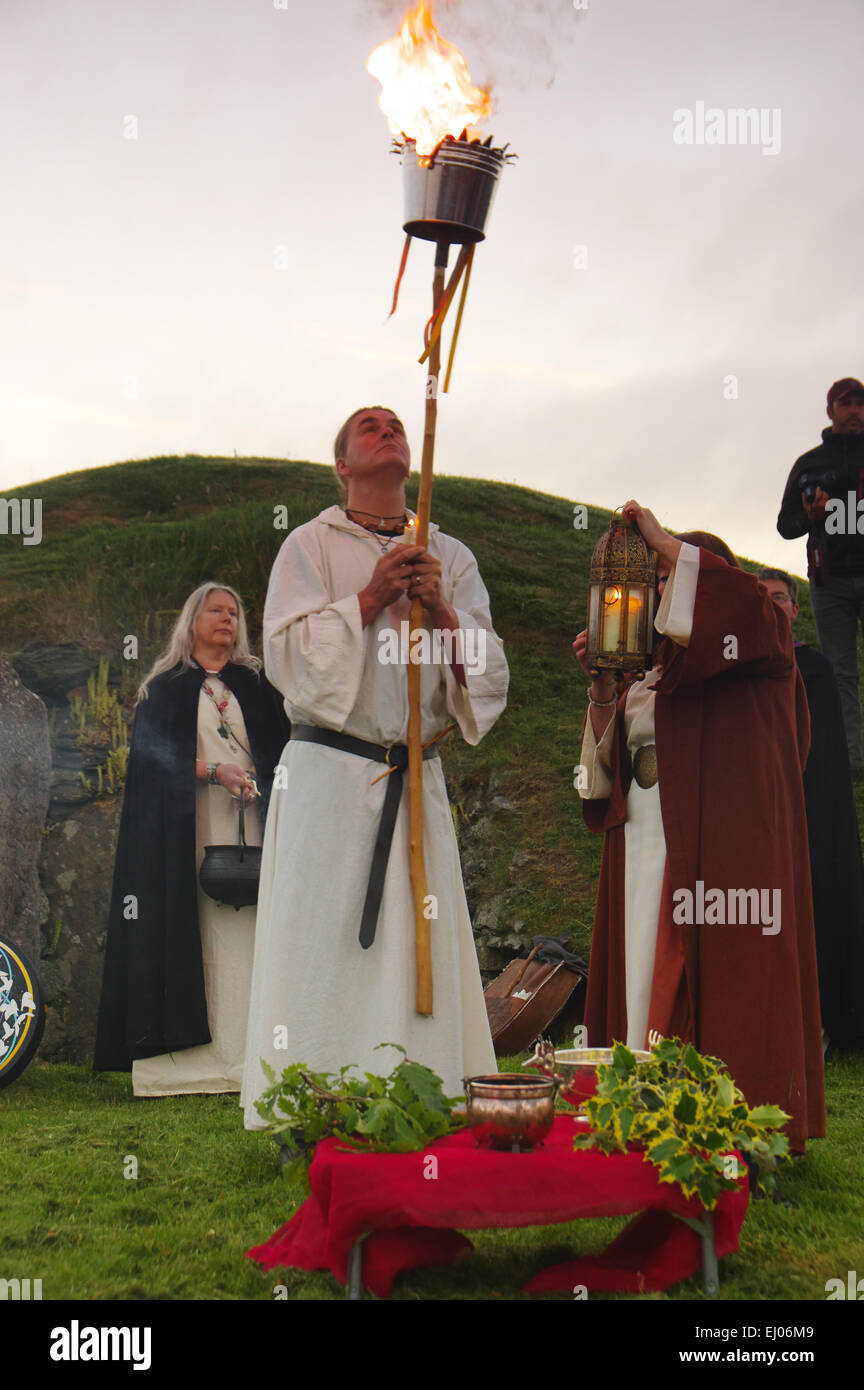 Bryn Celli Ddu Burial Chamber, Summer Solstice, Llandaniel, Anglesey ...