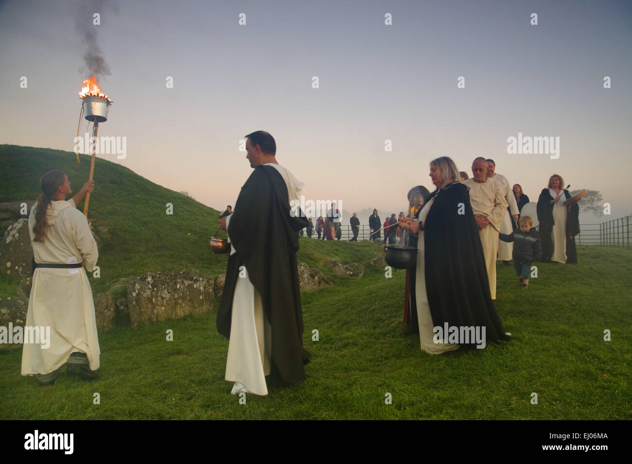 Bryn celli ddu prehistoric burial hi-res stock photography and images ...