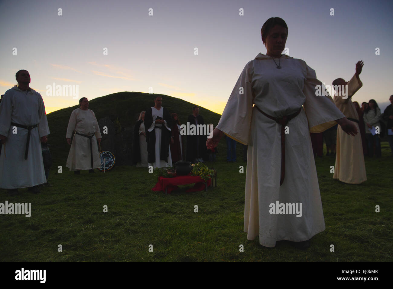 Bryn Celli Ddu Burial Chamber, Summer Solstice, Llandaniel, Anglesey ...