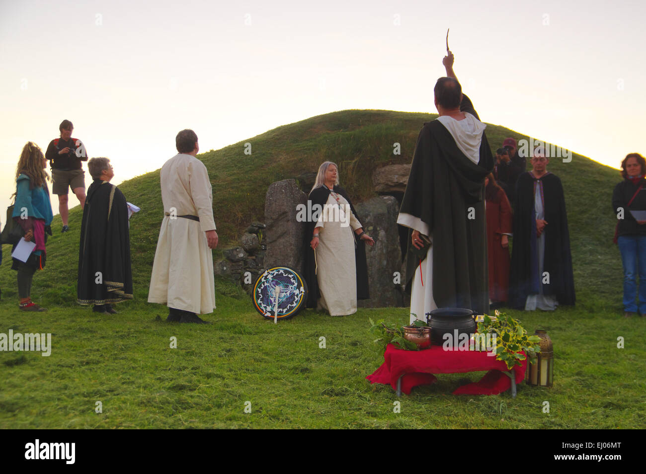 Bryn celli ddu prehistoric burial hi-res stock photography and images ...