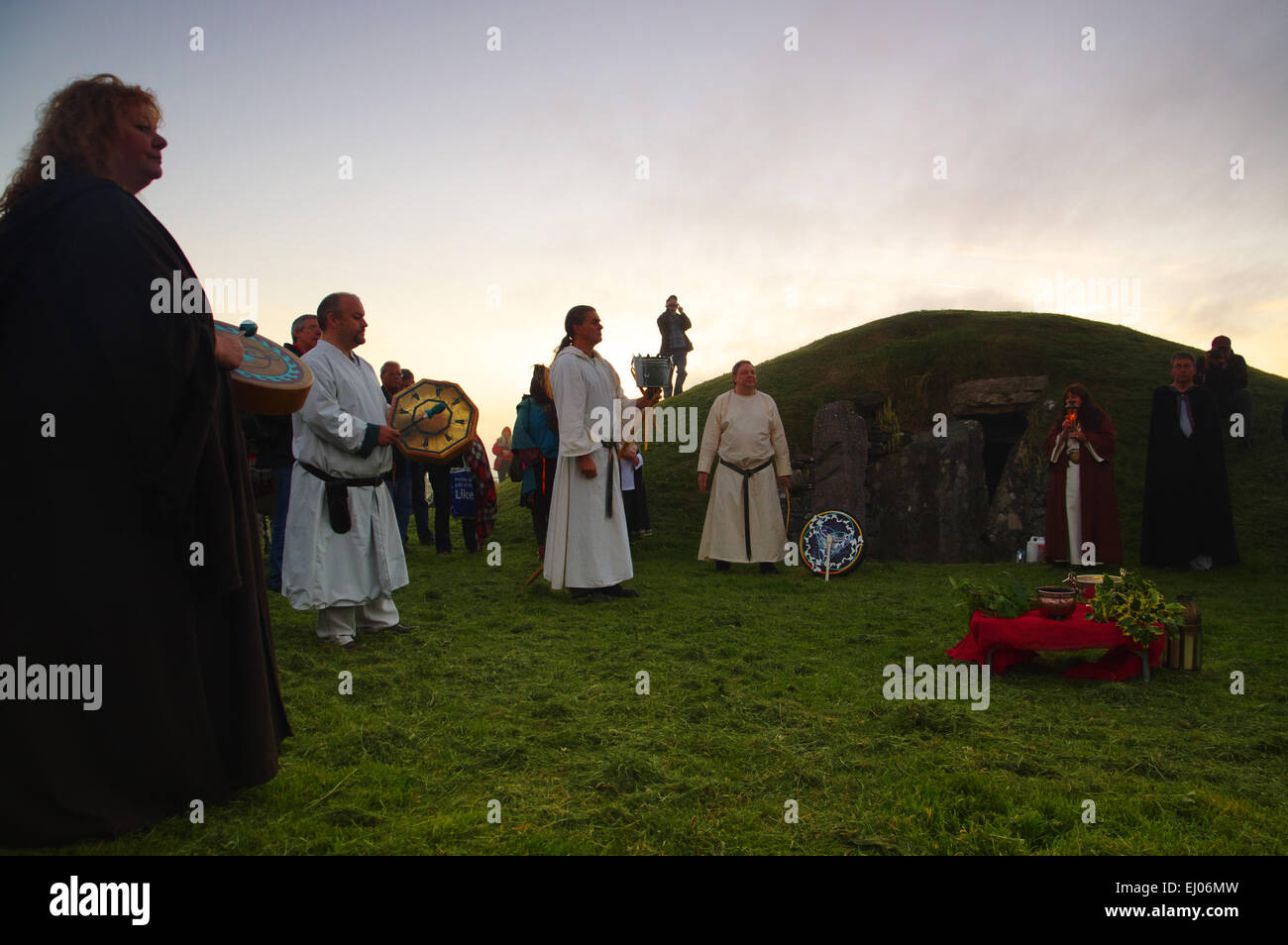 Bryn Celli Ddu Burial Chamber, Summer Solstice, Llandaniel, Anglesey ...