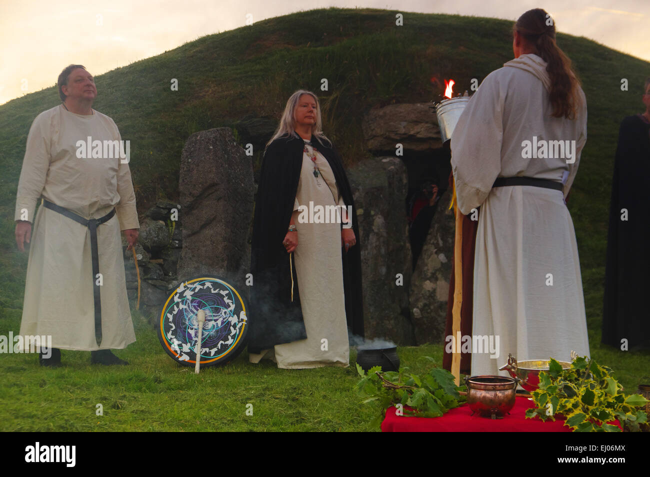 Bryn celli ddu prehistoric burial hi-res stock photography and images ...