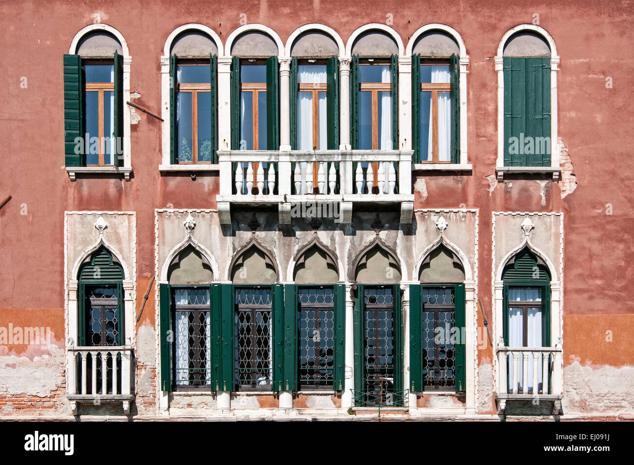 Venetian style windows hi-res stock photography and images - Alamy