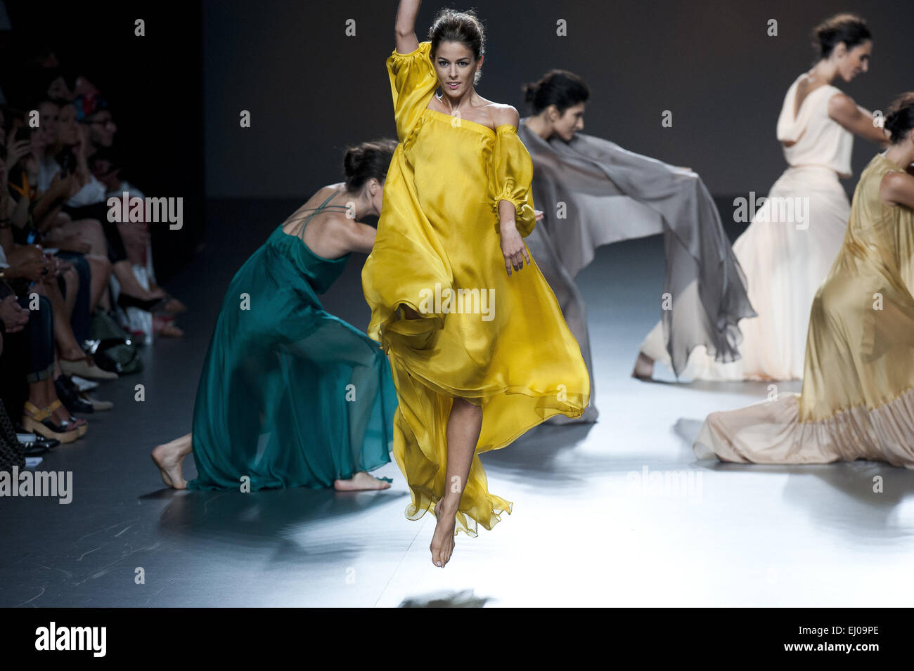 Mercedes-Benz Madrid Fashion Week Spring/Summer 2015 – Duyos - Catwalk ...