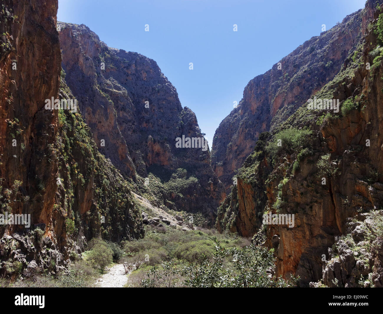 Rock cliff hi-res stock photography and images - Alamy