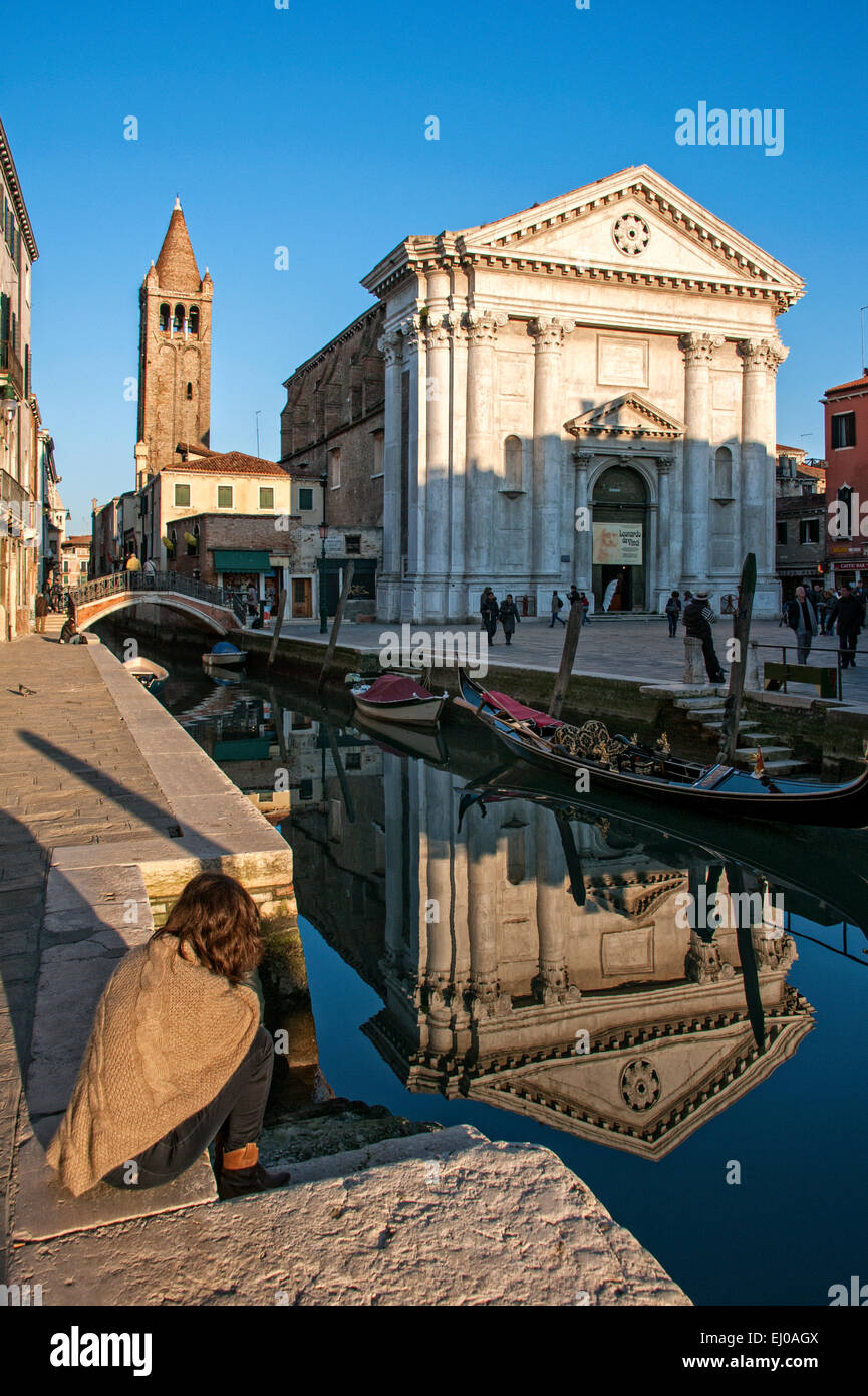 Canal Rio de San Barnaba, Campo San Barnaba with reflection at sunset ...