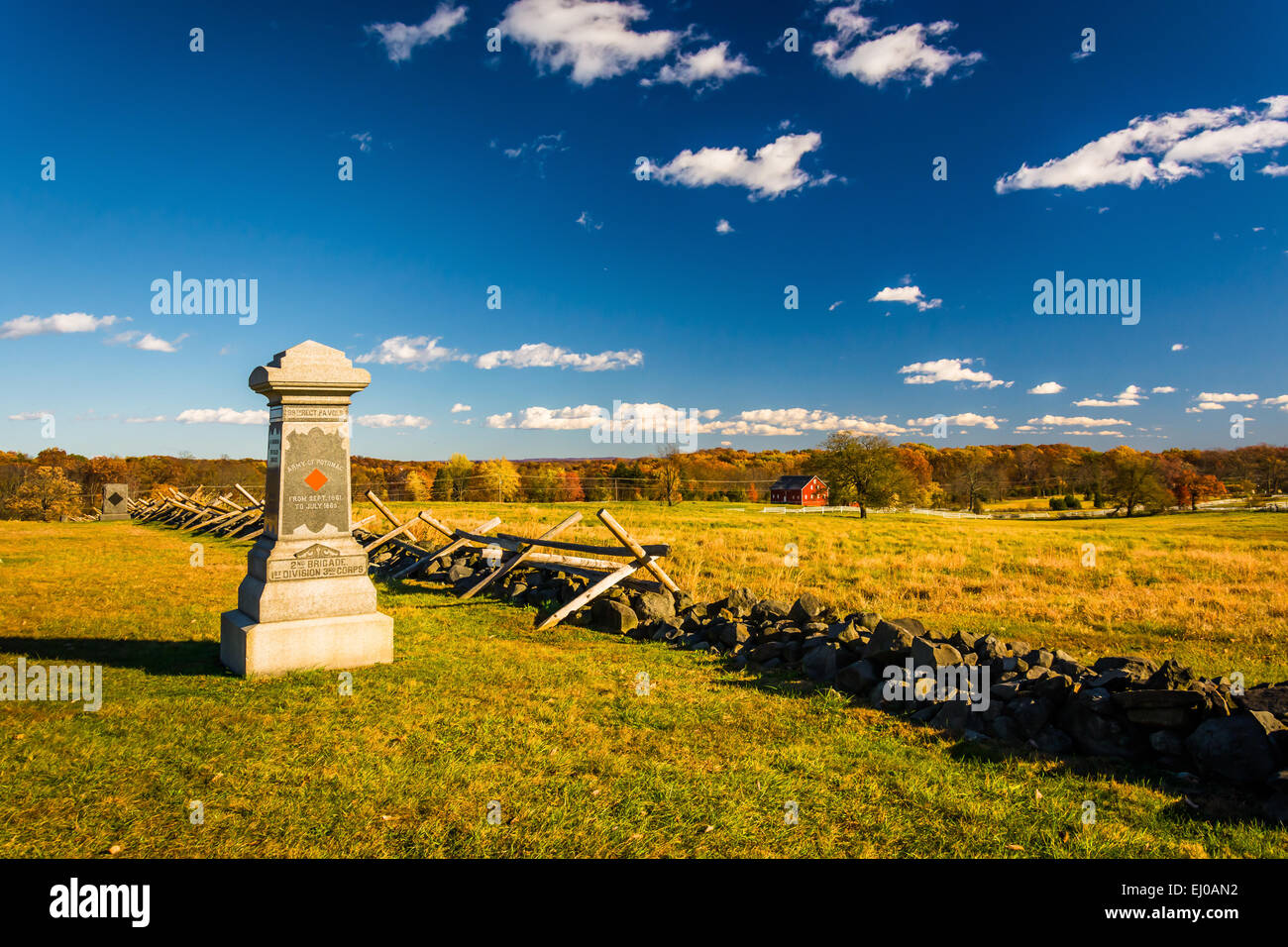 Statue and fence in a field in Gettysburg, Pennsylvania Stock Photo - Alamy