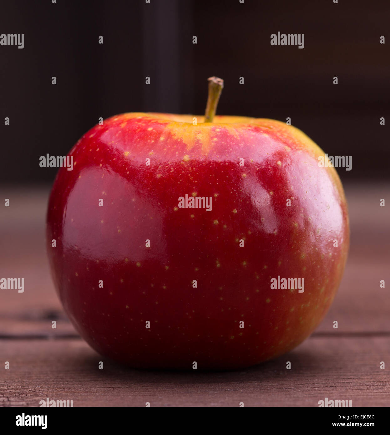 red ripe apple Stock Photo - Alamy