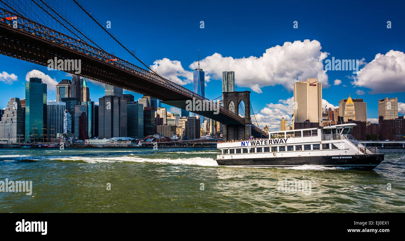 Manhattan skyline bridge from ferry hi-res stock photography and images ...