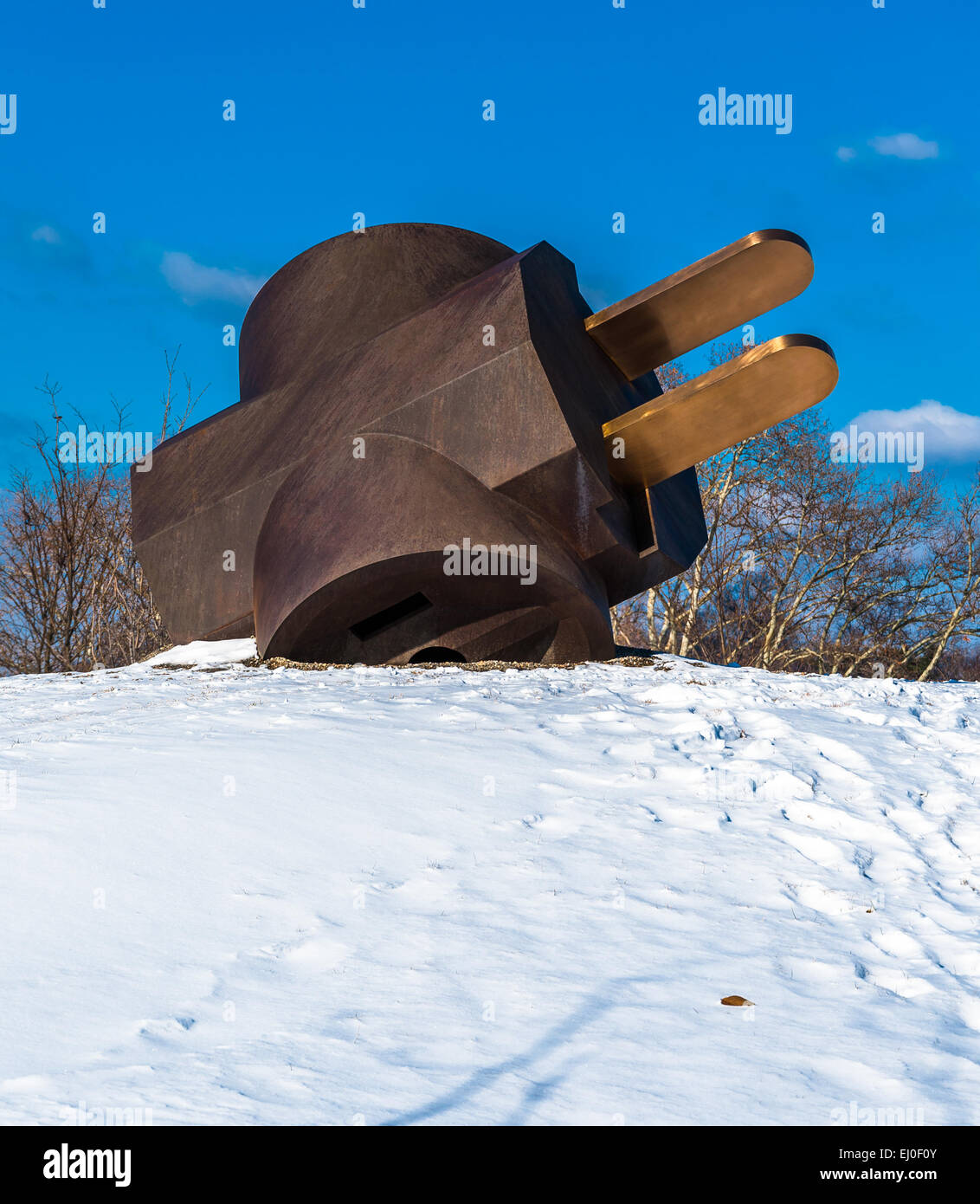 The Giant Three-Way Plug in the snow, at the Philadelphia Museum of Art ...