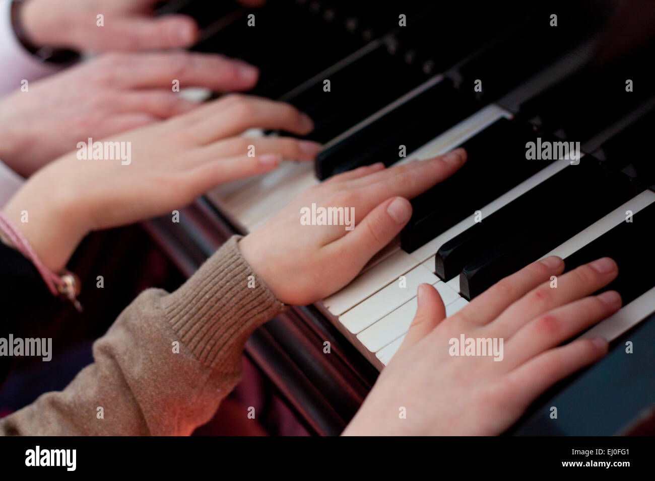 Piano keyboard hand not key hi-res stock photography and images - Alamy