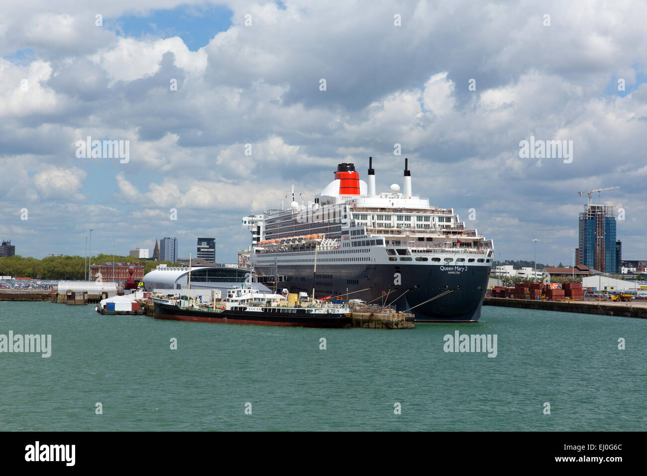 Queen Mary 2 ocean going transatlantic liner and cruise ship at ...