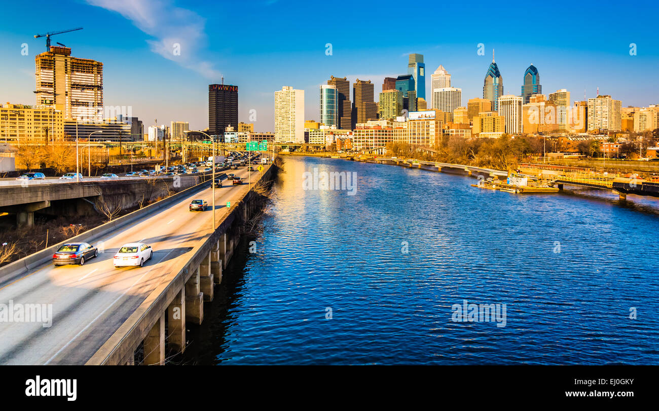 The Schuylkill Expressway and Philadelphia skyline seen from the South ...