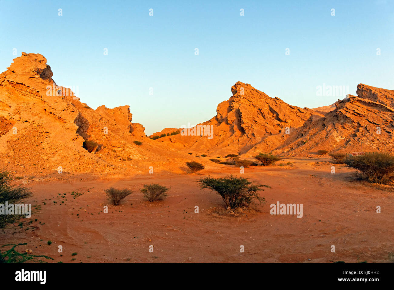 Abu dhabi mountains hi-res stock photography and images - Alamy