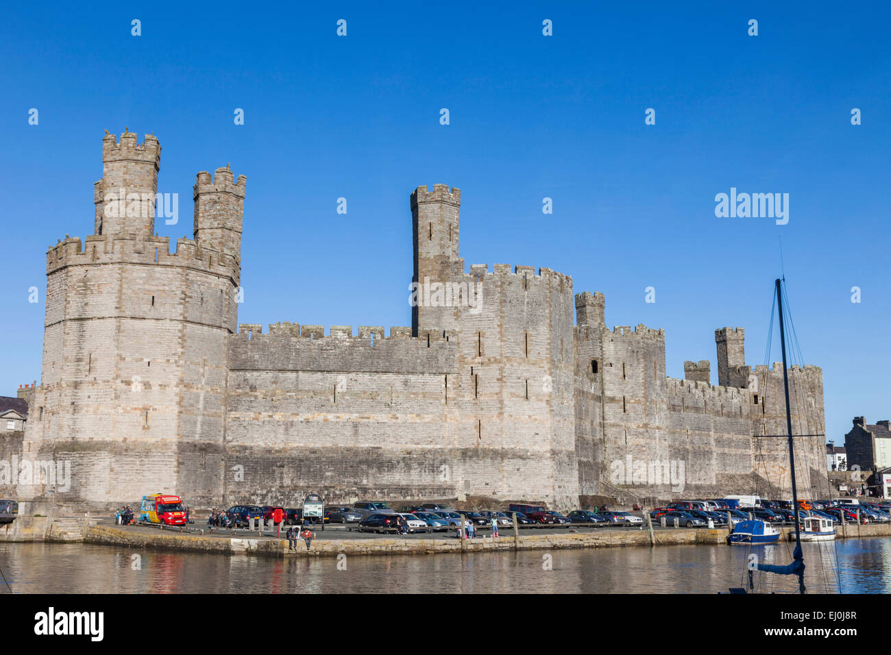 Wales, Caernarfon, Caernarfon Castle Stock Photo - Alamy
