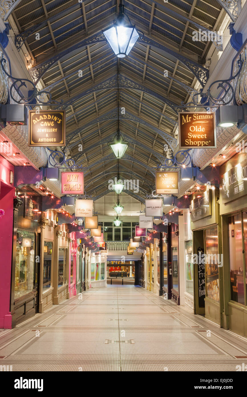 Queens arcade leeds hi-res stock photography and images - Alamy