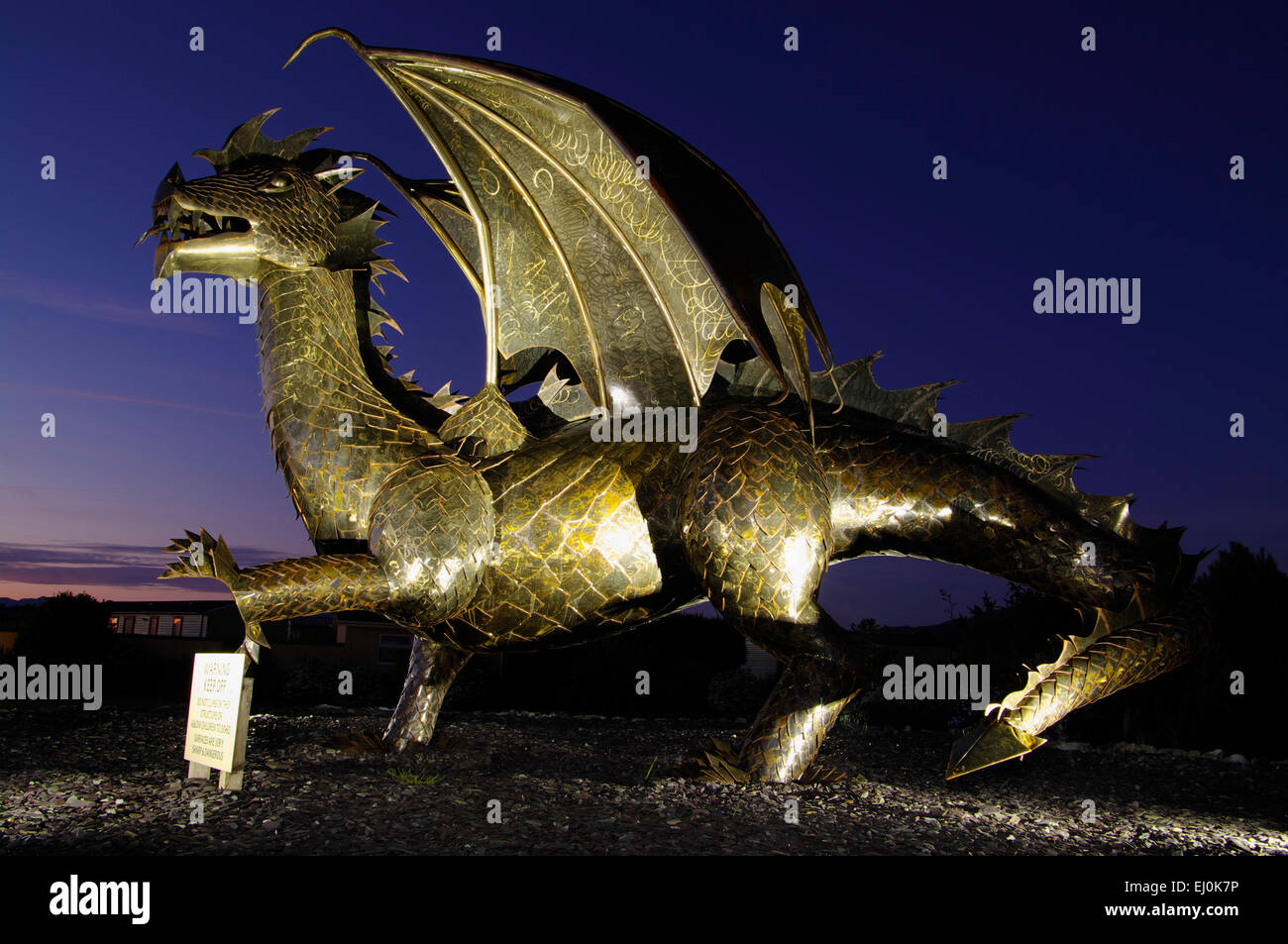 Dragon Of Wales Statue High Resolution Stock Photography and Images - Alamy