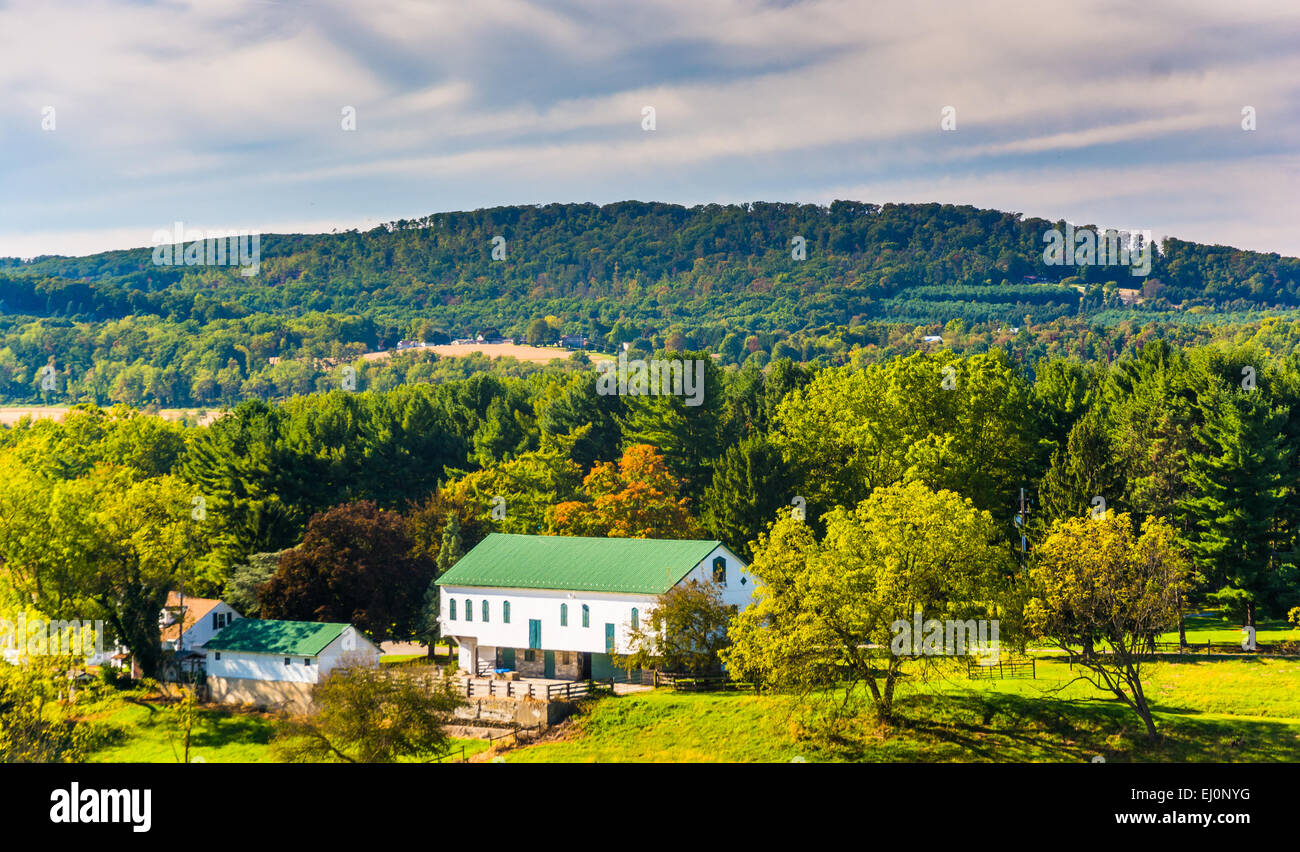 Hills spring countryside outdoors hi-res stock photography and images ...