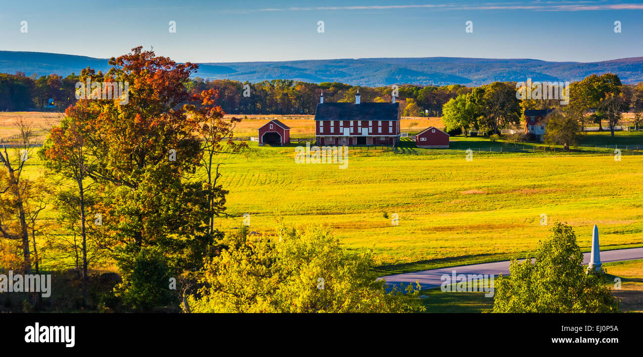 View of battlefields and a red barn in Gettysburg, Pennsylvania Stock ...