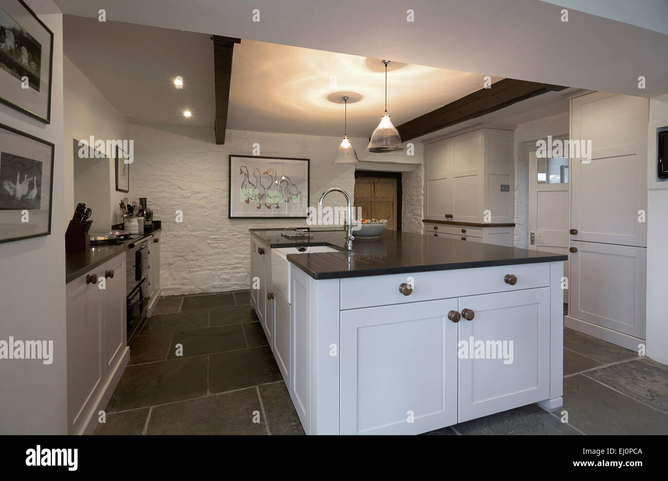 A White country style kitchen in a farmhouse in the UK Stock Photo - Alamy