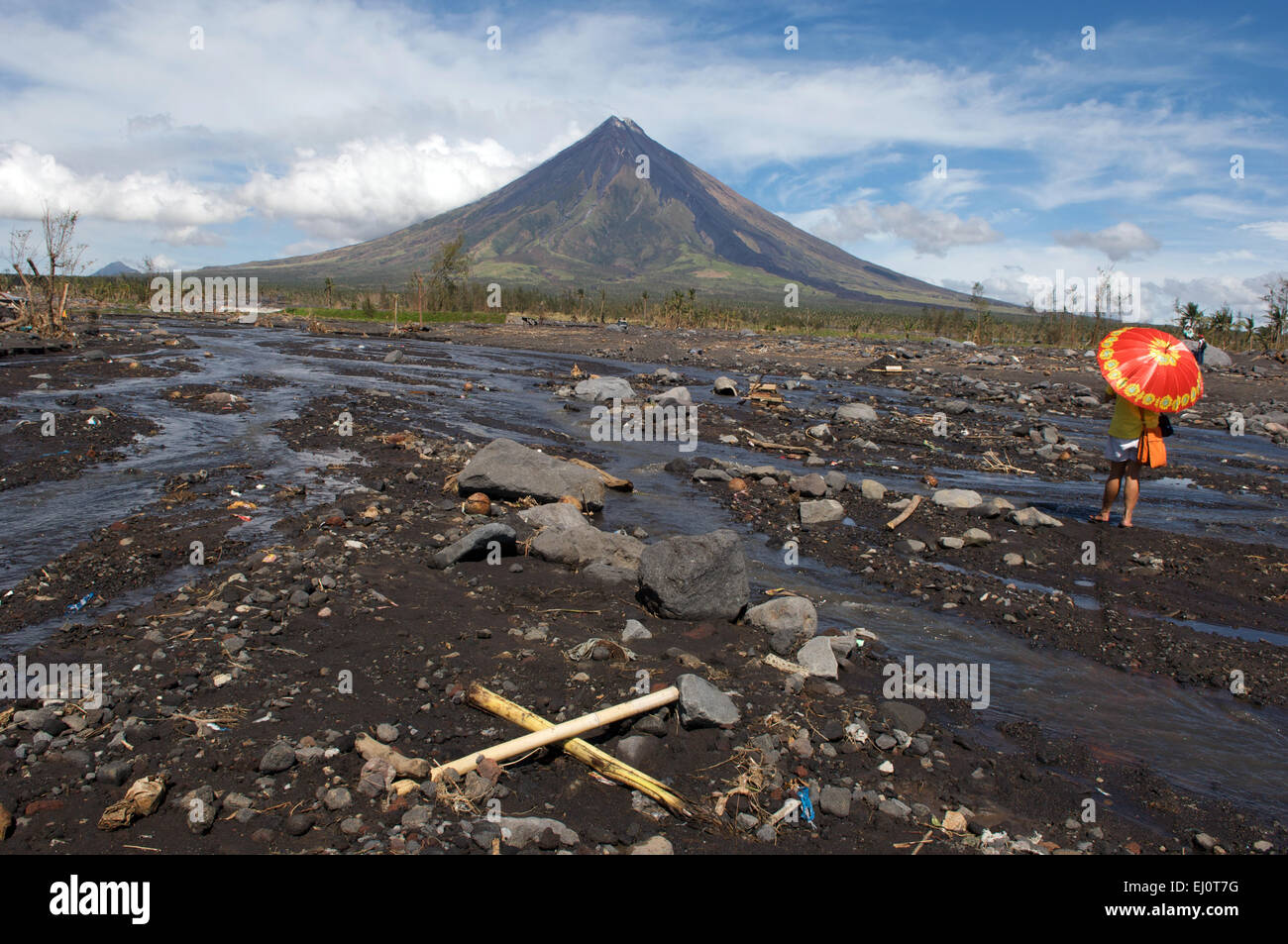 Super Typhoon Durian caused huge volcanic ash mudslides from Mayon ...