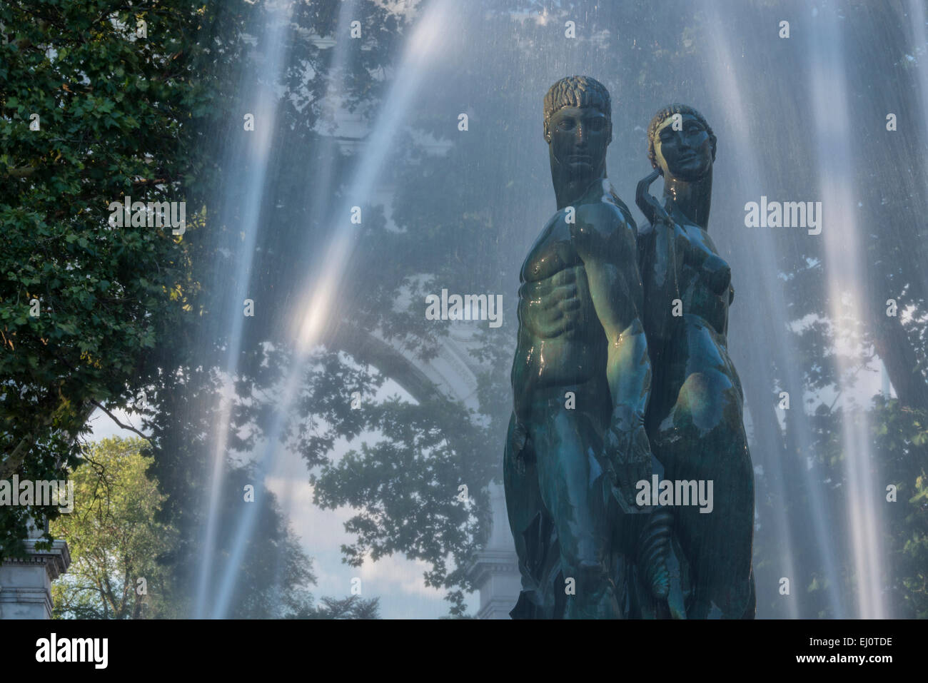 Grand army plaza fountain hi-res stock photography and images - Alamy