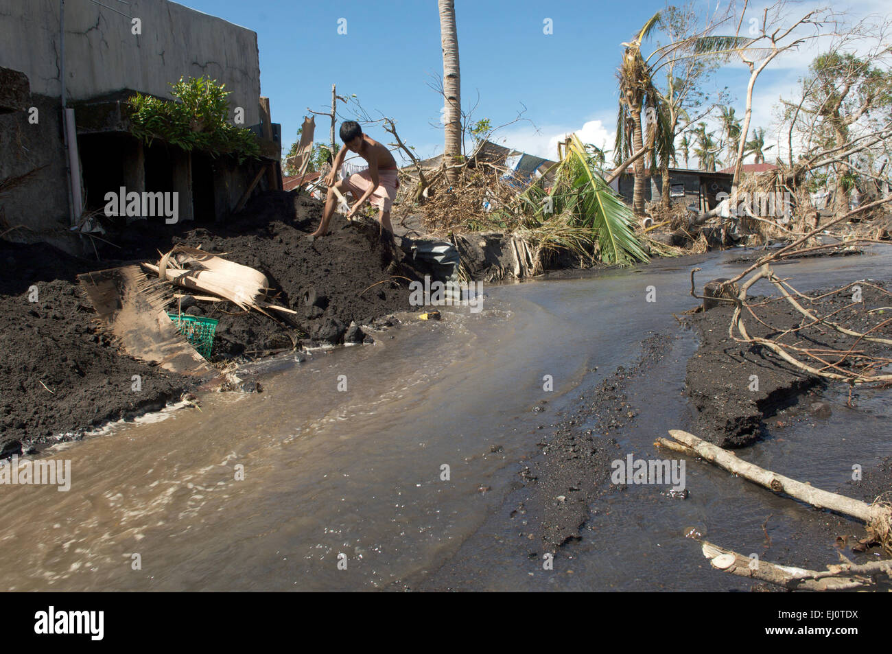 Super Typhoon Durian caused huge volcanic ash mudslides from Mayon ...