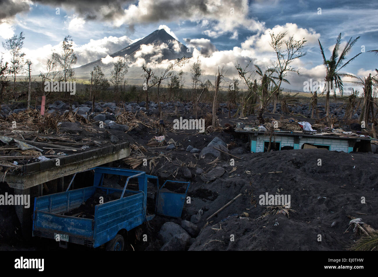 Super Typhoon Durian caused huge volcanic ash mudslides from Mayon ...