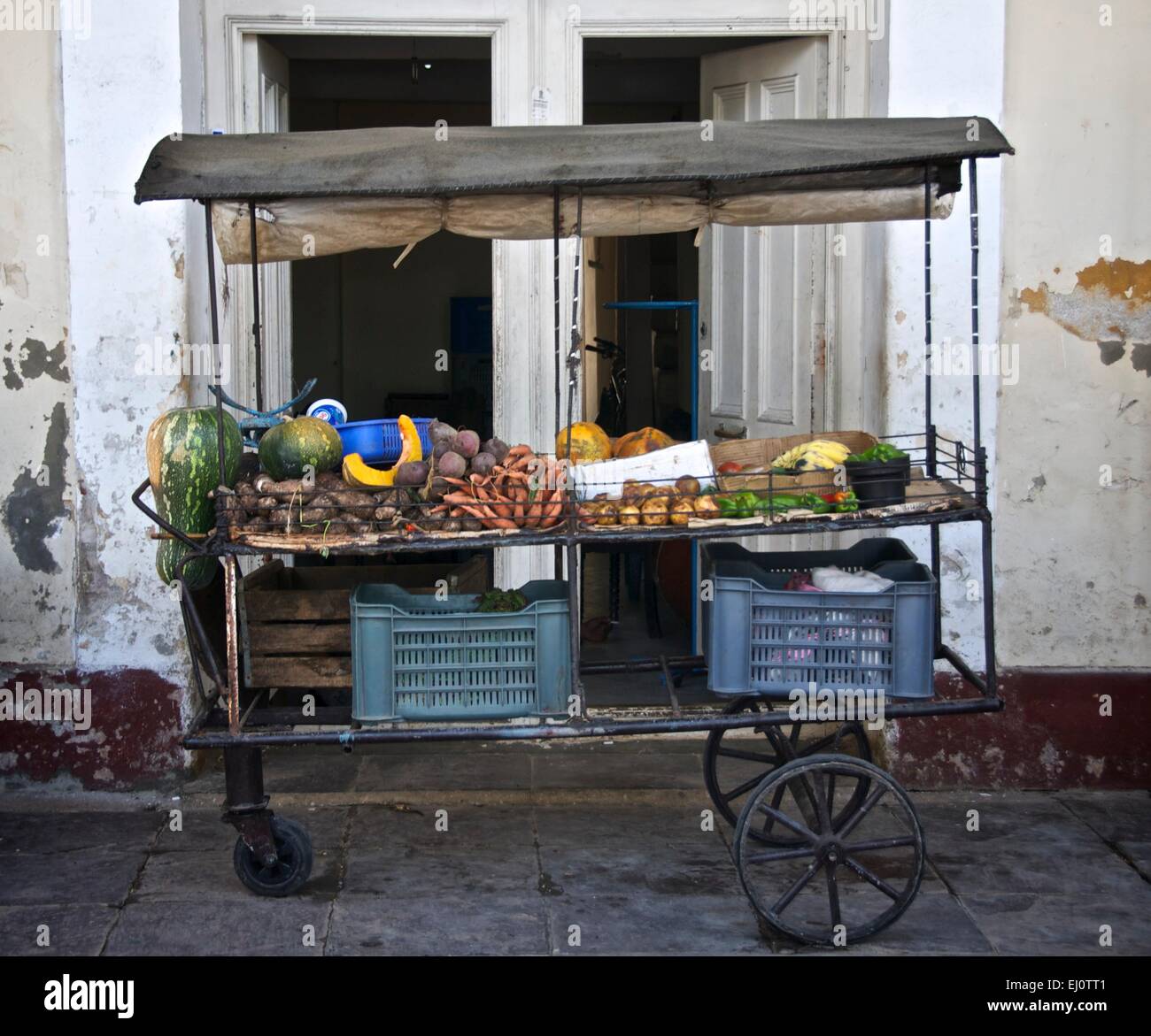 Portable market stall selling fruit and vegetables in Cienfuegos, Cuba ...