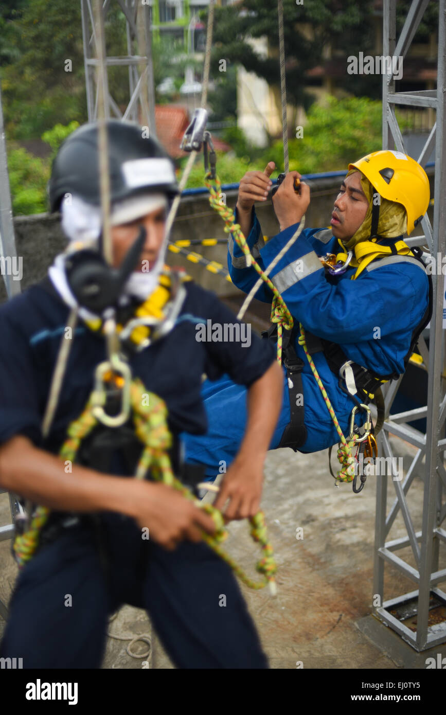 Rope access hi-res stock photography and images - Alamy