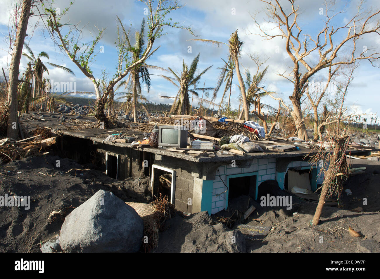 Super Typhoon Durian caused huge volcanic ash mudslides from Mayon ...