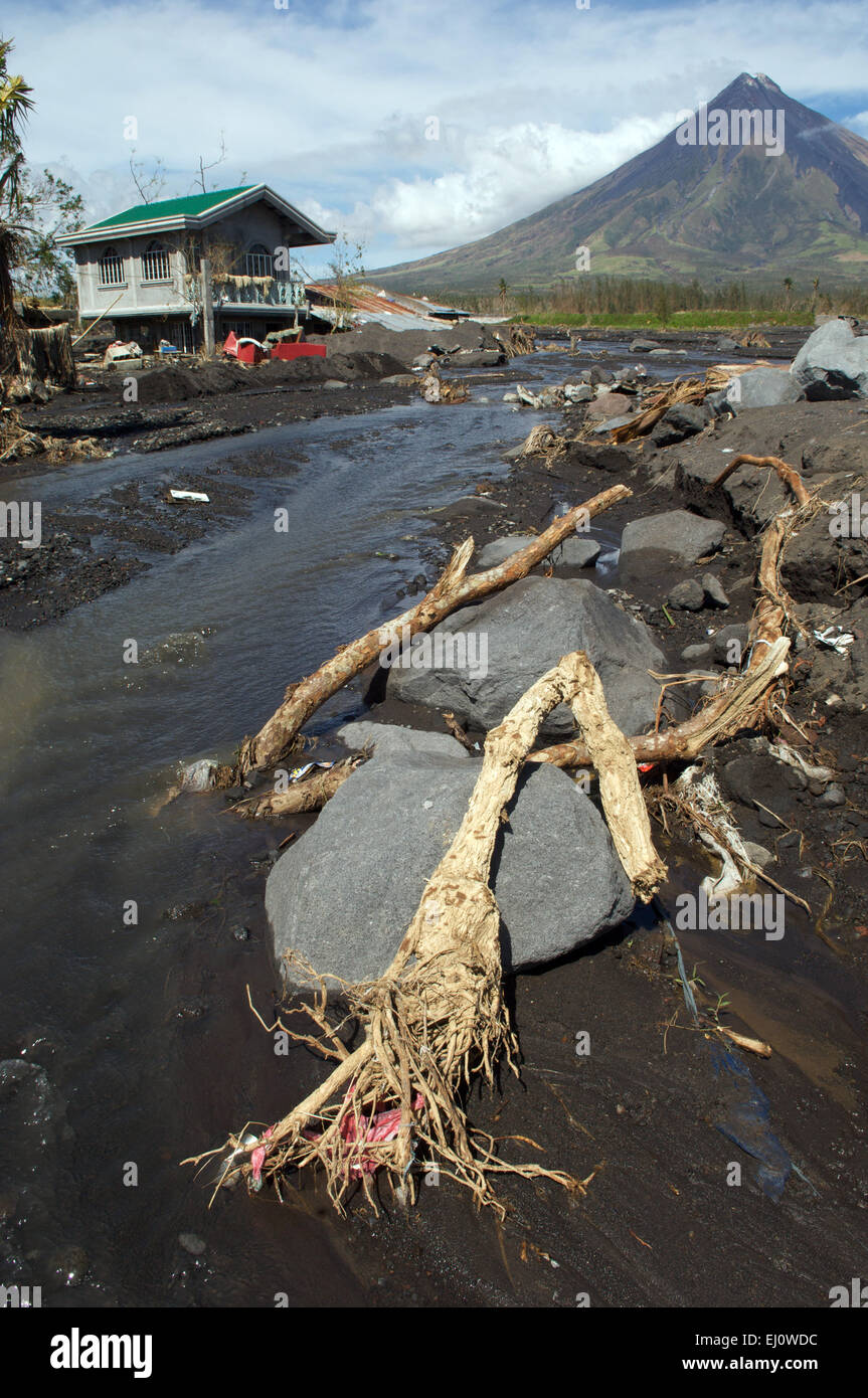 Super Typhoon Durian caused huge volcanic ash mudslides from Mayon ...