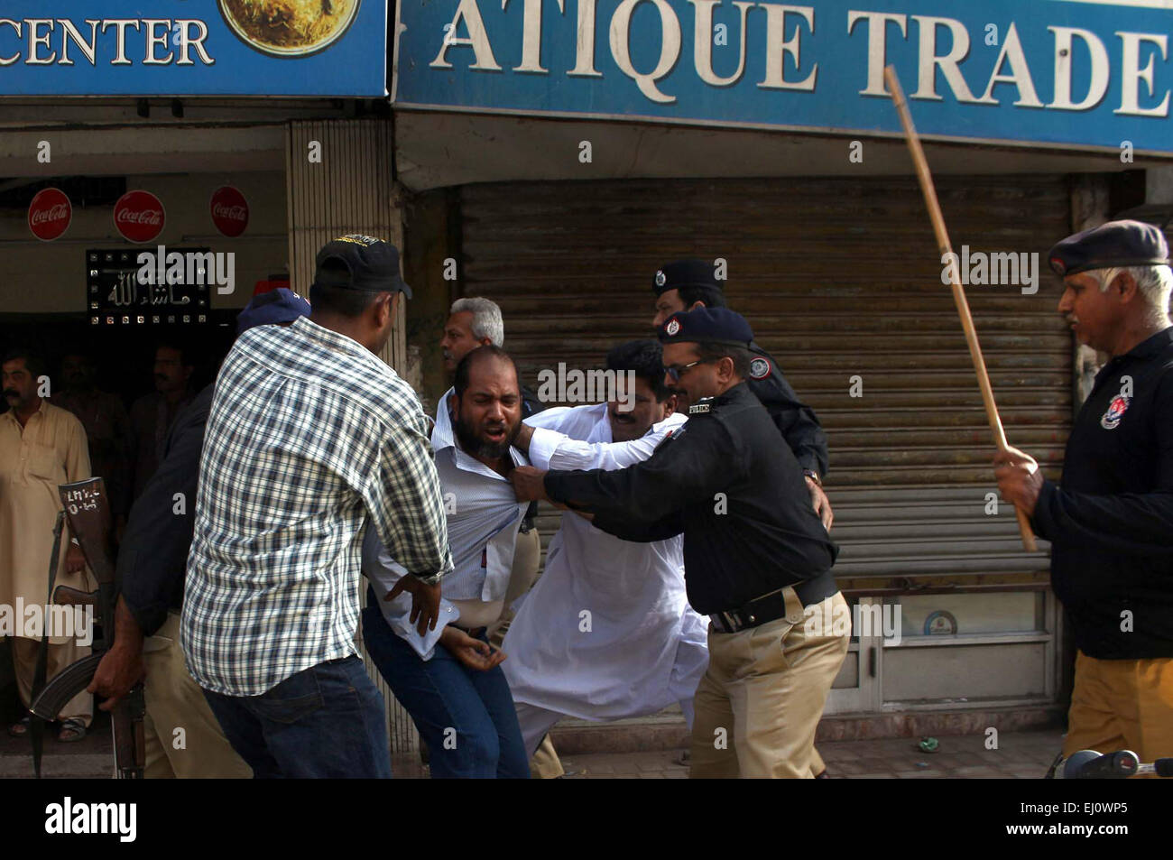 Police staffs started baton charged and arrest constables who were ...