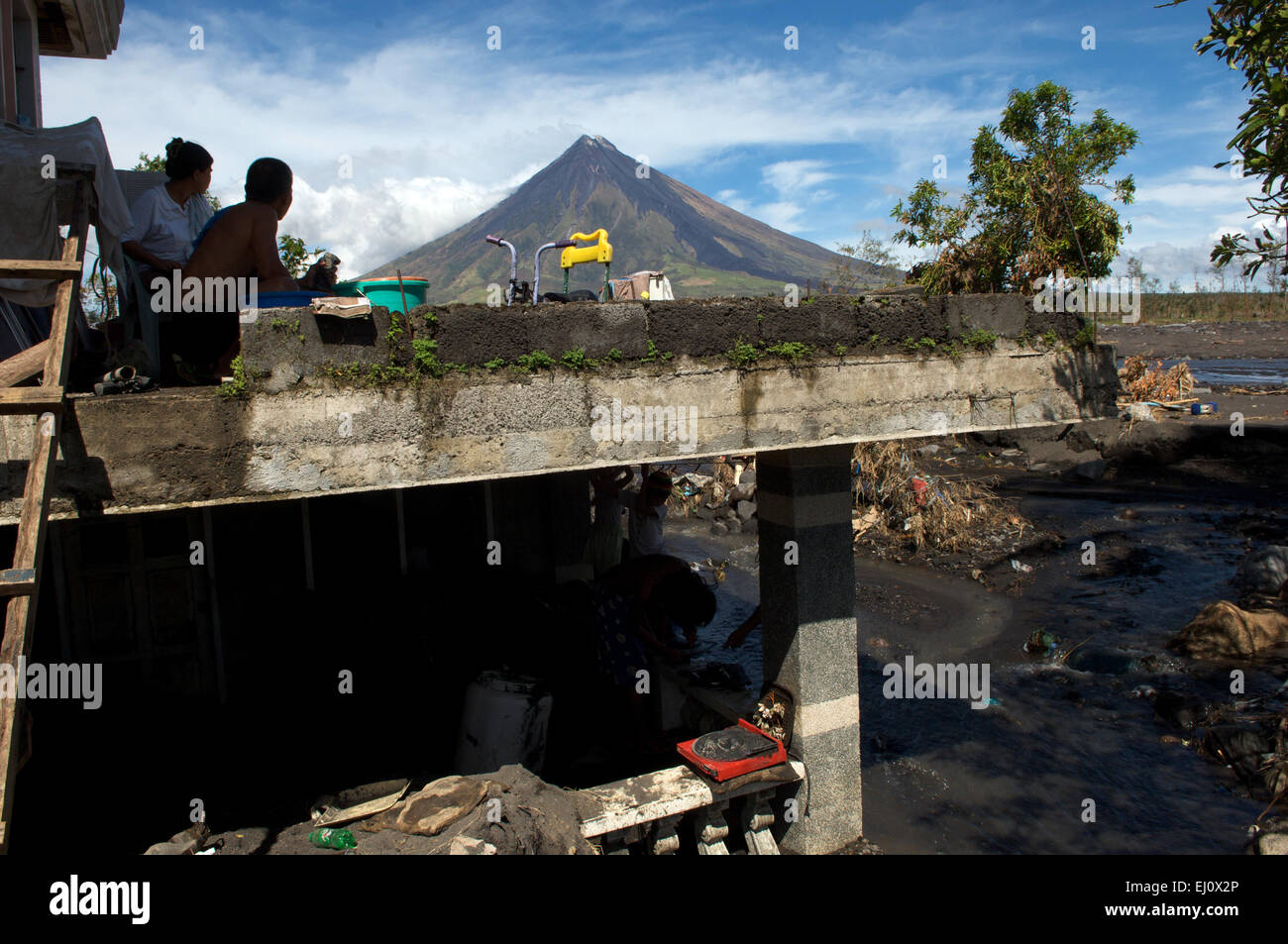 Super Typhoon Durian caused huge volcanic ash mudslides from Mayon ...