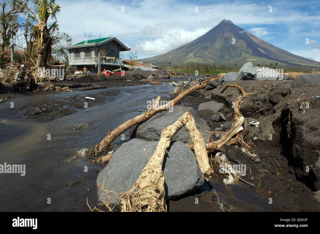 Super Typhoon Durian caused huge volcanic ash mudslides from Mayon ...