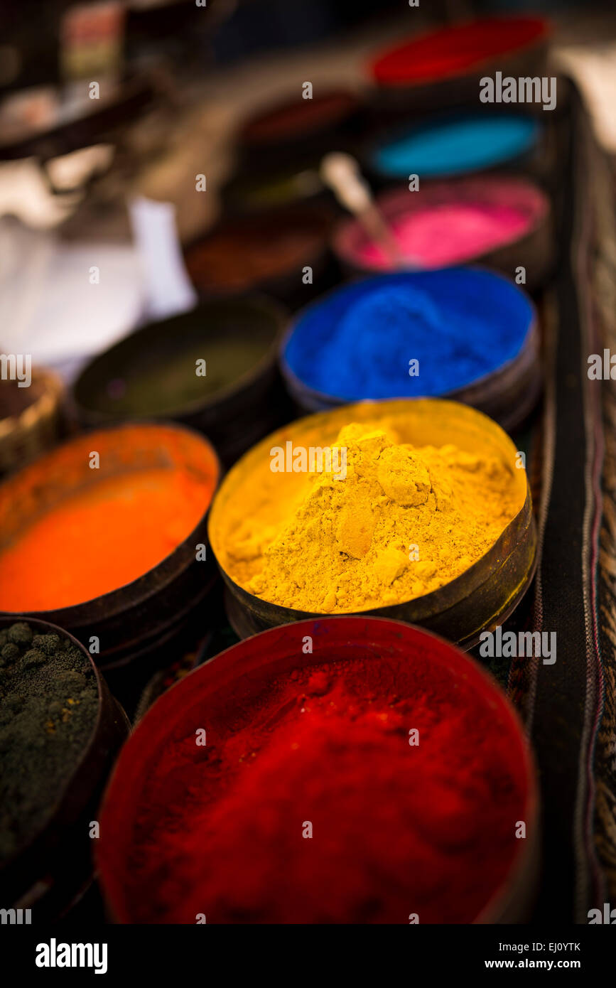 Dyes for textiles hi-res stock photography and images - Alamy