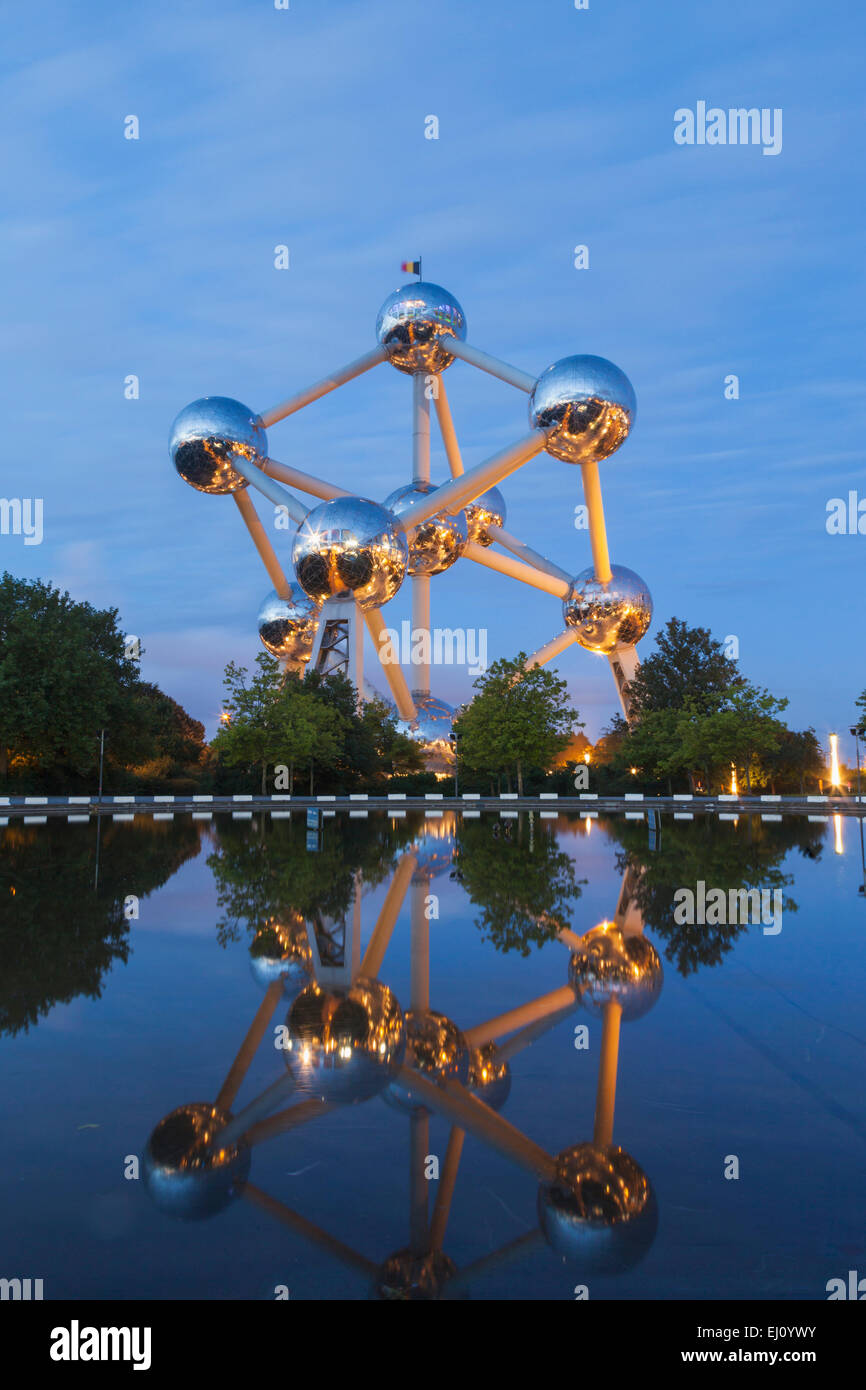 Illuminated atomium hi-res stock photography and images - Alamy