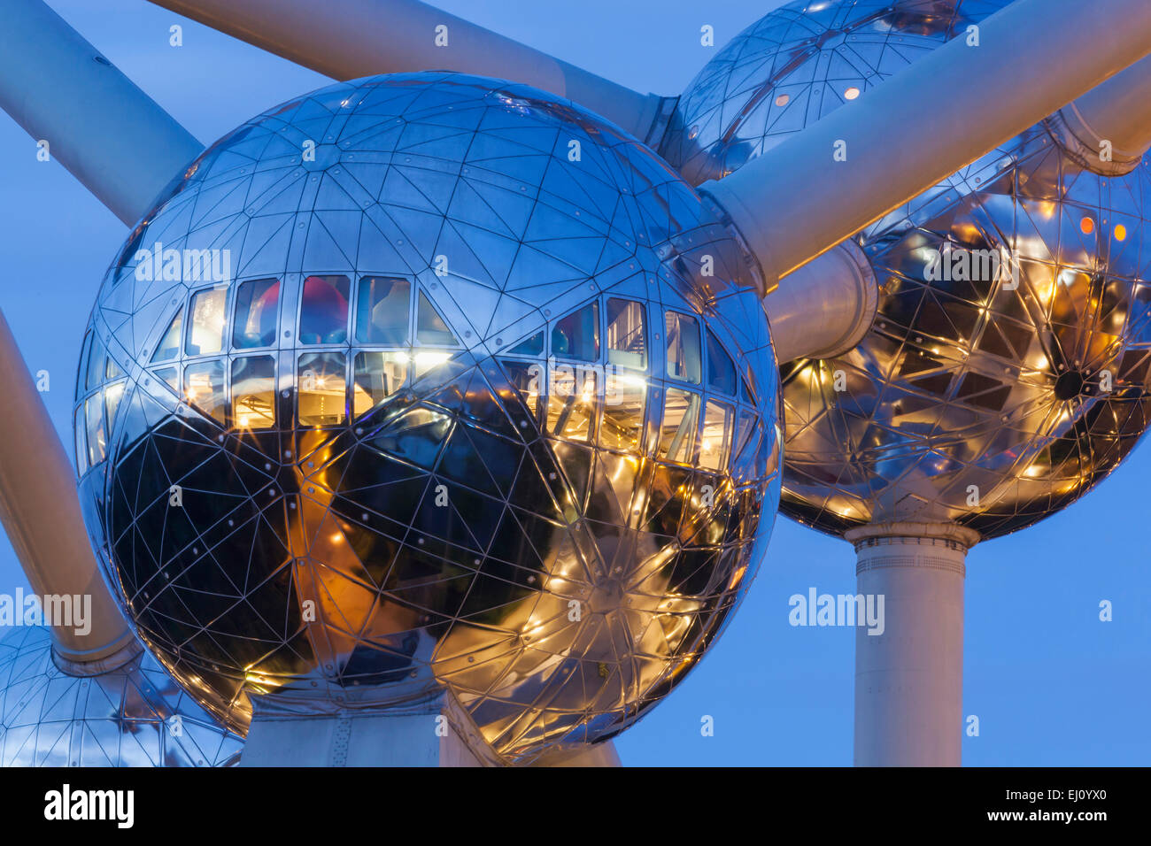 Illuminated atomium hi-res stock photography and images - Alamy