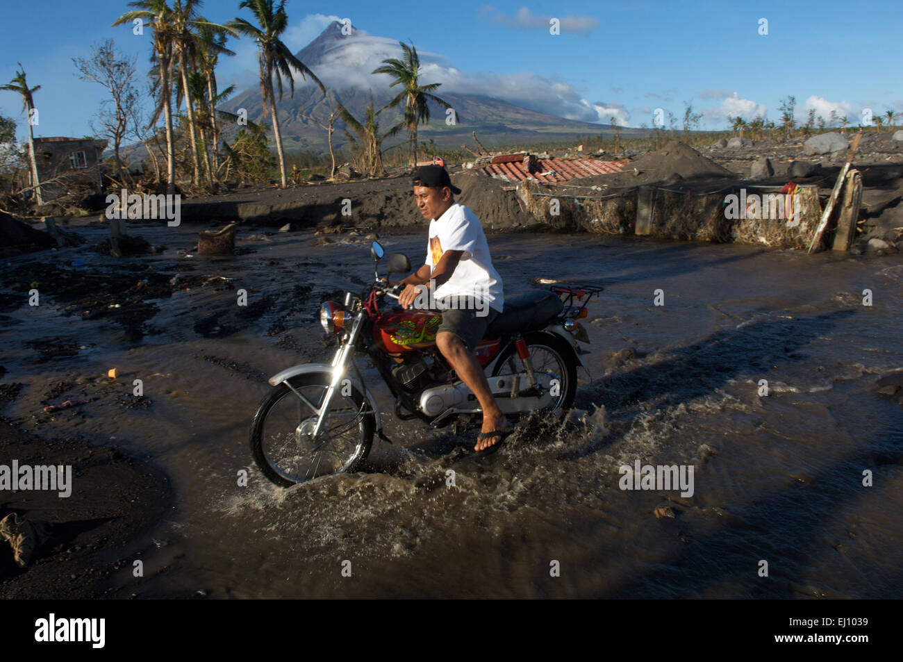 Super Typhoon Durian caused huge volcanic ash mudslides from Mayon ...