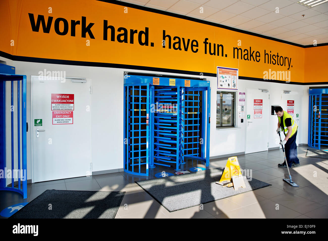 Wroclaw, Poland. 18th Mar, 2015. US Internet shop Amazon WRO2 ...