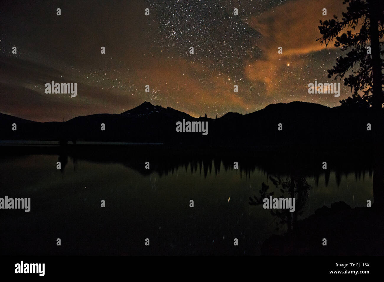 Stars reflection lake hi-res stock photography and images - Alamy