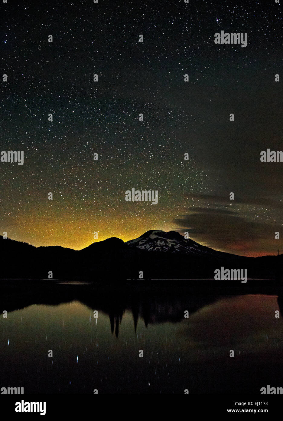 Stars reflection lake hi-res stock photography and images - Alamy